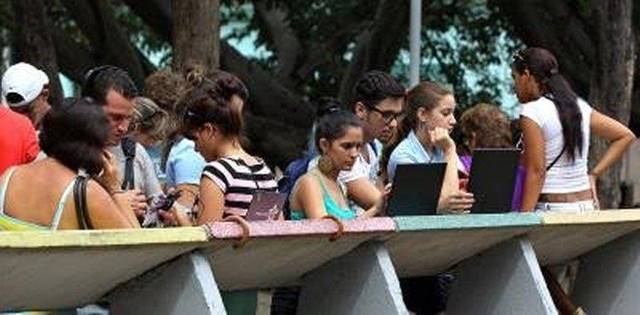 Cuba inaugura su primera fábrica de computadores portátiles y tabletas ...